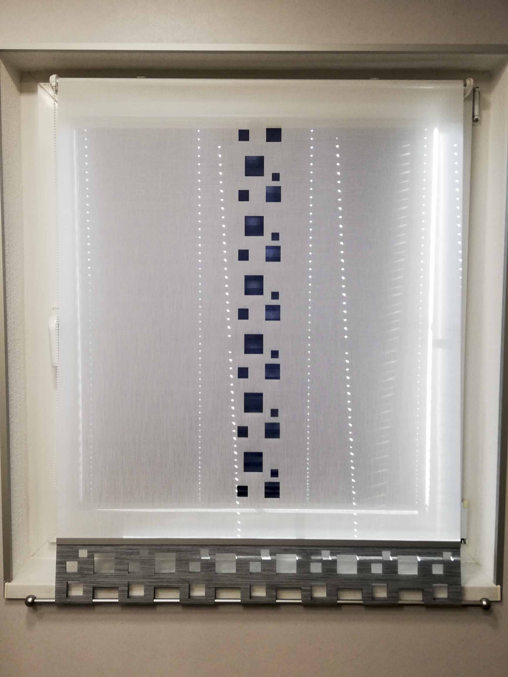 Modernes Rollo für Küche mit Lasercut nach Maß. Rollo Lasercut - Aus ...